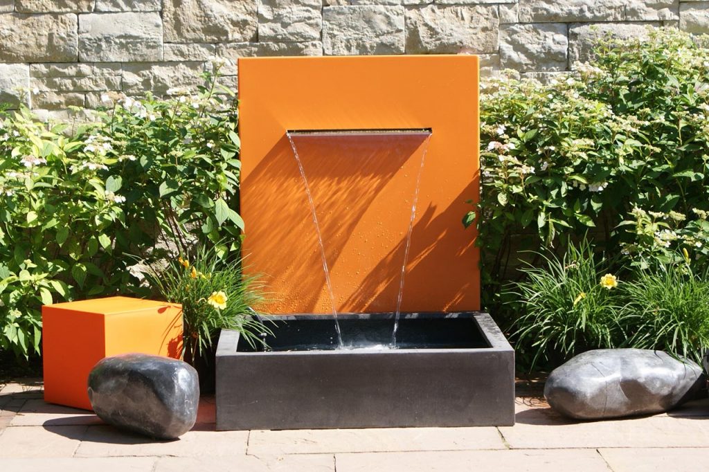 GArtenbrunnen Wasserfall im Garten Wasserwand mit Wasserschütte ...